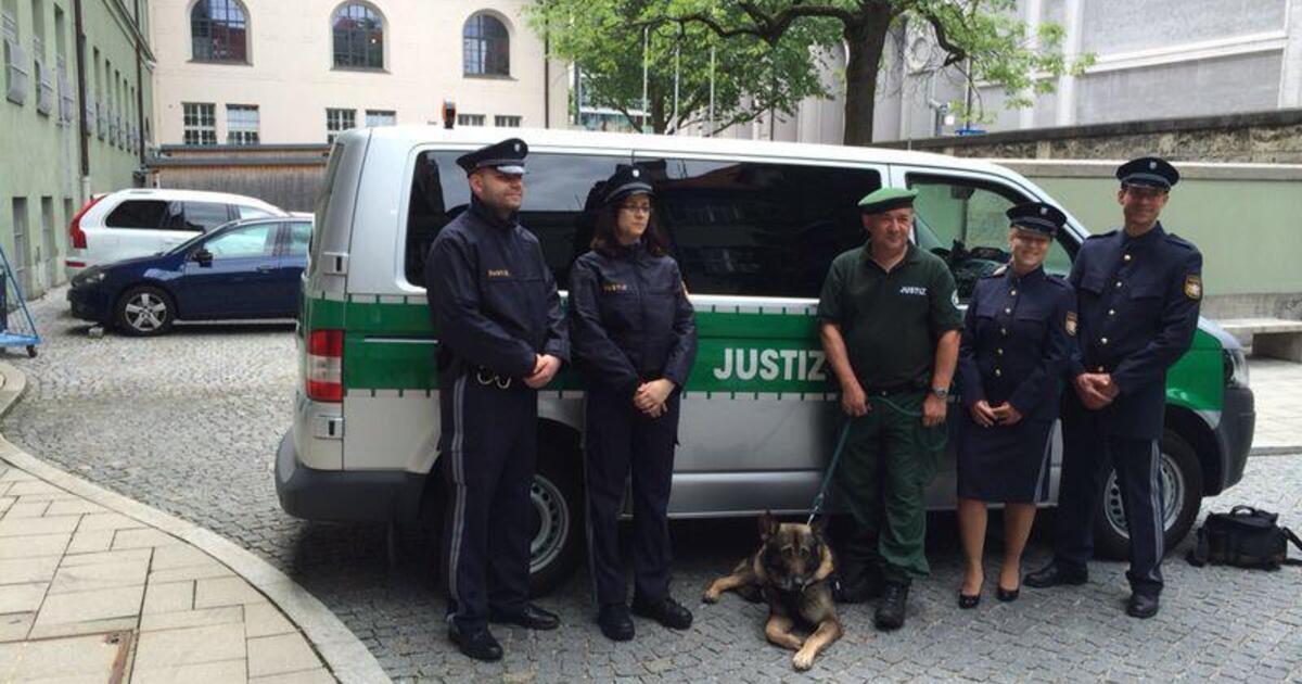 Umstellung abgeschlossen: Blaue Uniform bei Polizei und Justiz | münchen.tv