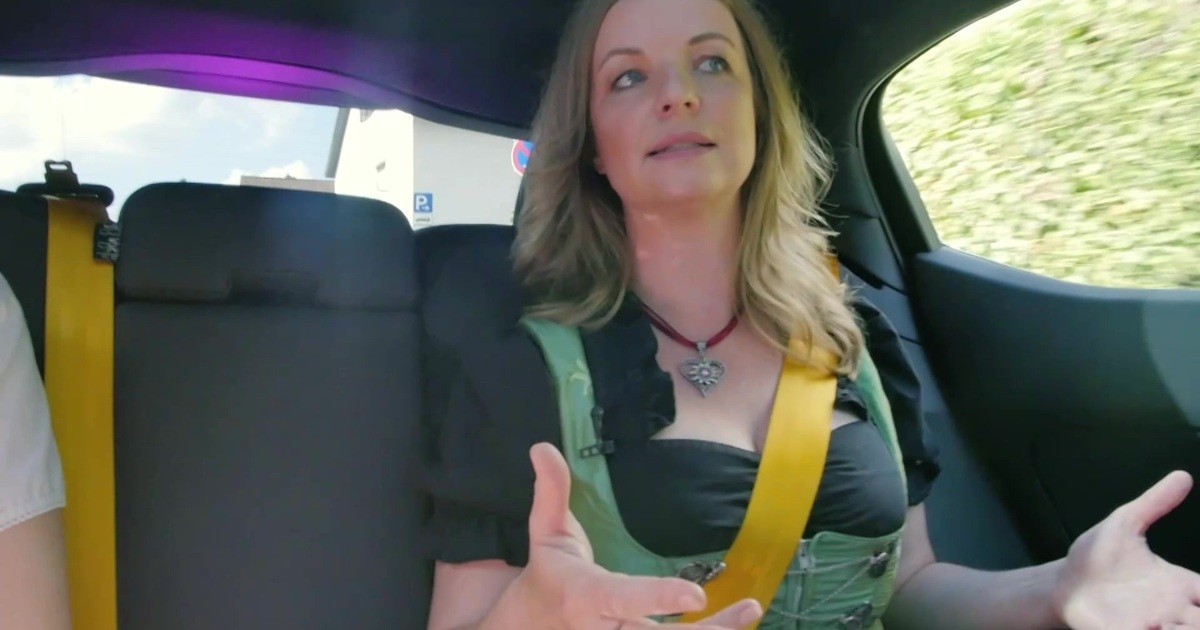 Wiesn Karaoke mit Regina Hellmann (Teil 2) | münchen.tv