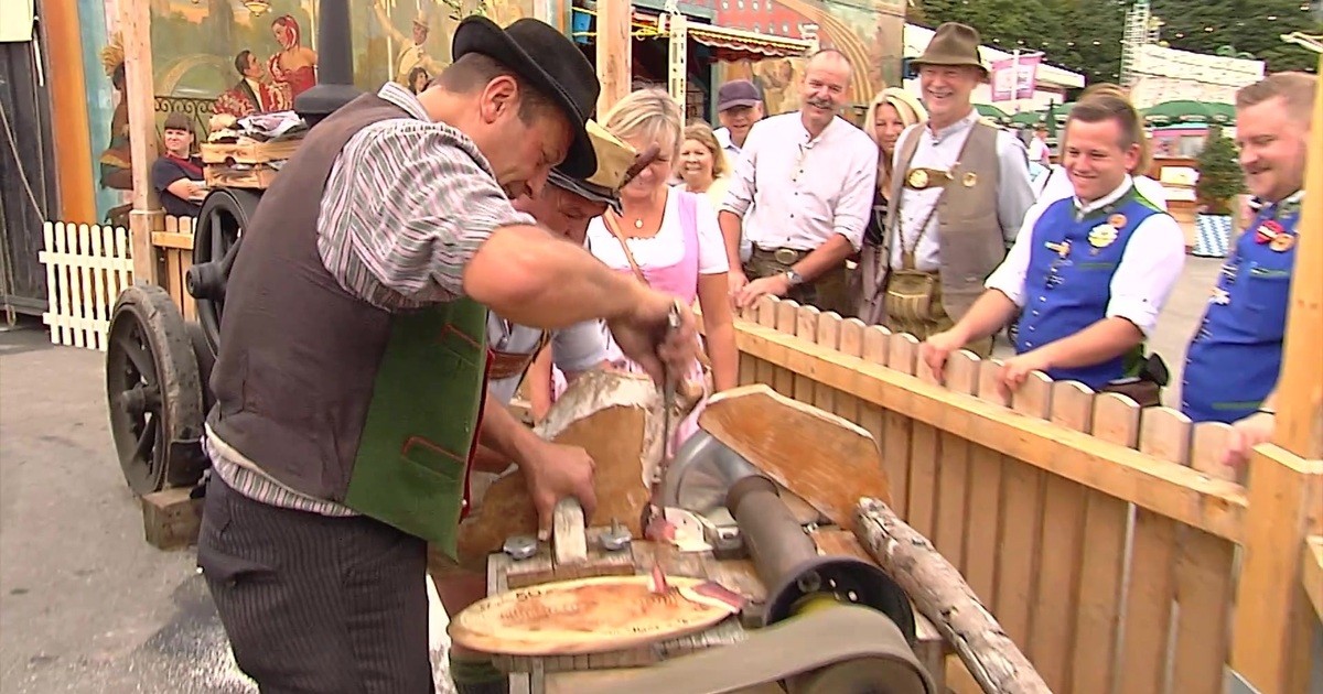 Wiesn Wundertüte – Tag 11 – Christopher Griebel bei den Wohnwagen ...