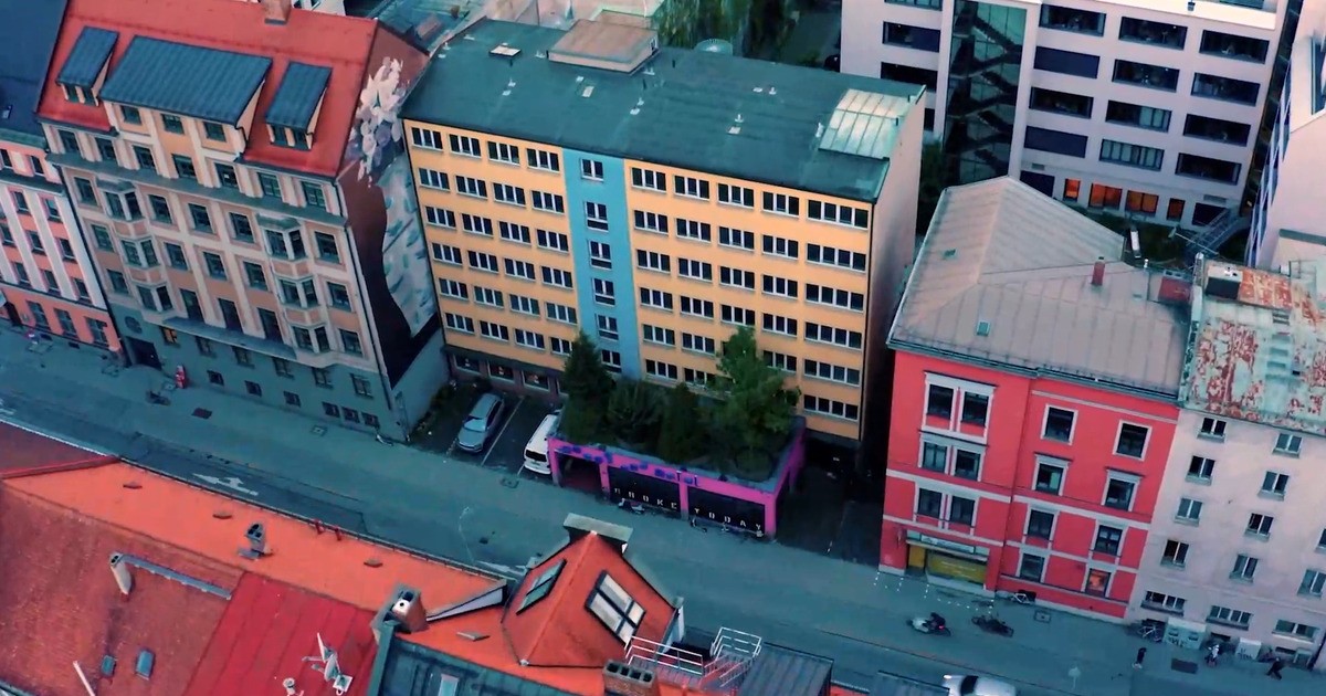 Happy End Hotel